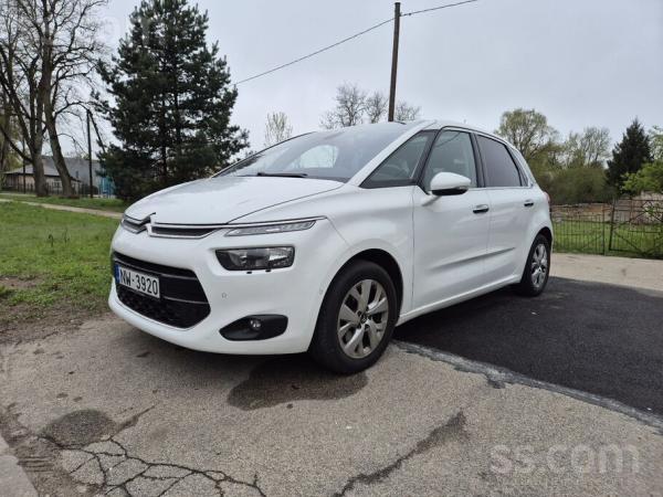 White Citroen c4-picasso 2014 in Riga, with an engine capacity of 1.60 L and mileage of 144 thousand km for 6234 €, photo 1 on AUTOMOTO.COM.LV