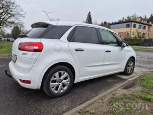White Citroen c4-picasso 2014 in Riga, with an engine capacity of 1.60 L and mileage of 144 thousand km for 6234 €, photo 2 on AUTOMOTO.COM.LV
