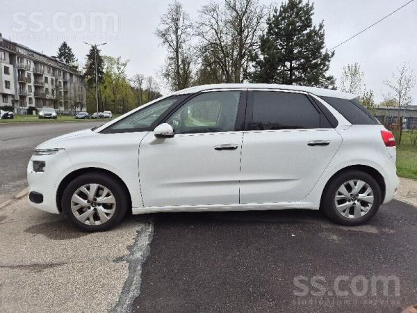 White Citroen c4-picasso 2014 in Riga, with an engine capacity of 1.60 L and mileage of 144 thousand km for 6234 €, photo 3 on AUTOMOTO.COM.LV