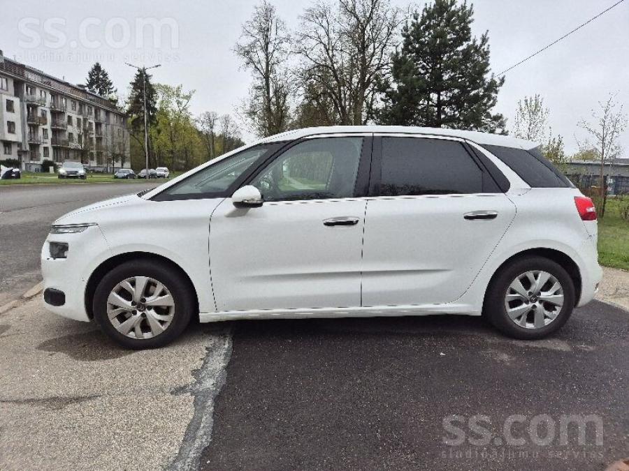 White Citroen c4-picasso 2014 in Riga, with an engine capacity of 1.60 L and mileage of 144 thousand km for 6234 €, photo 3 on AUTOMOTO.COM.LV