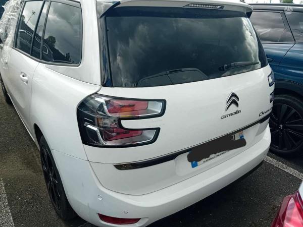 White Citroen c4-picasso 2017 in Taurage, with an engine capacity of 1.50 L and mileage of 150 thousand km for 6000 €, photo 2 on AUTOMOTO.COM.LV