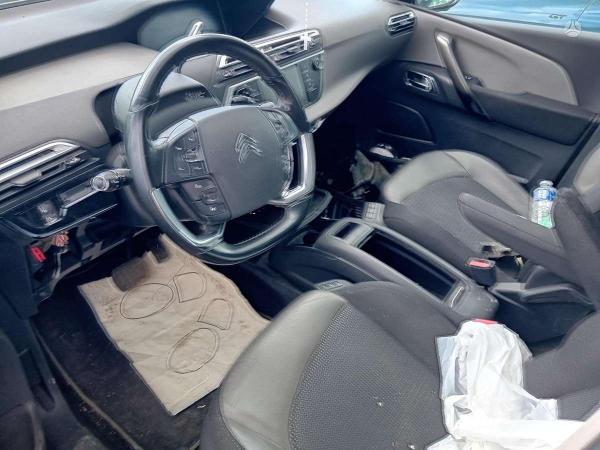 White Citroen c4-picasso 2017 in Taurage, with an engine capacity of 1.50 L and mileage of 150 thousand km for 6000 €, photo 5 on AUTOMOTO.COM.LV