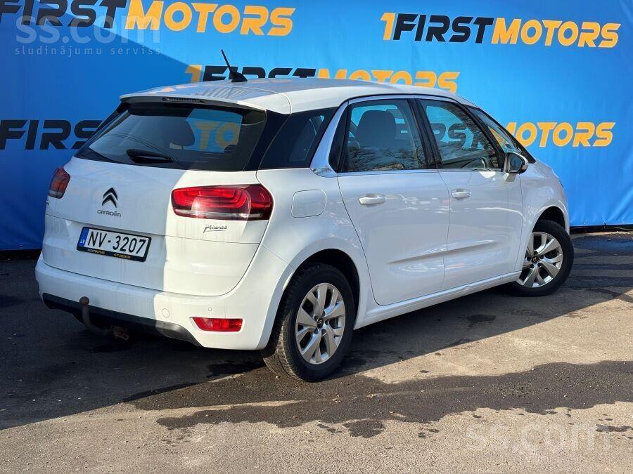 White Citroen c4-picasso 2018 in Riga, with an engine capacity of 1.60 L and mileage of 149 thousand km for 8450 €, photo 5 on AUTOMOTO.COM.LV