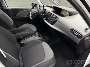 White Citroen c4-picasso 2018 in Riga, with an engine capacity of 1.60 L and mileage of 149 thousand km for 8450 €, photo 10 on AUTOMOTO.COM.LV