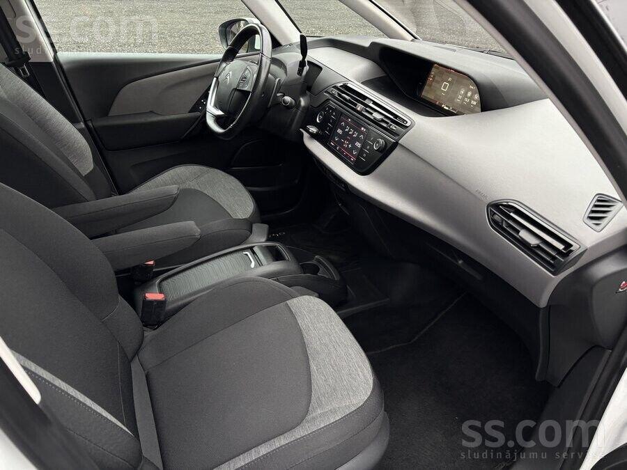 White Citroen c4-picasso 2018 in Riga, with an engine capacity of 1.60 L and mileage of 149 thousand km for 8450 €, photo 10 on AUTOMOTO.COM.LV