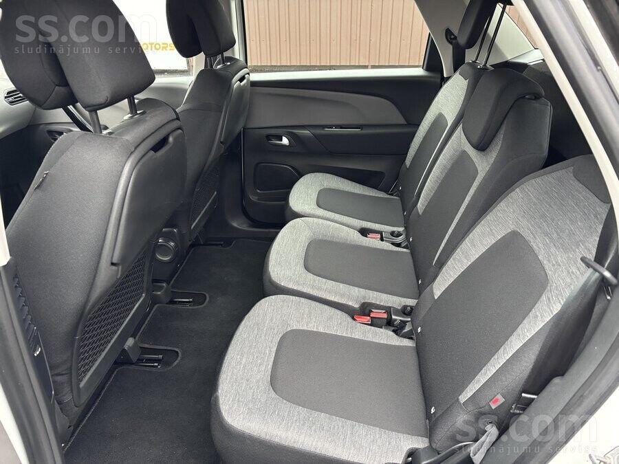 White Citroen c4-picasso 2018 in Riga, with an engine capacity of 1.60 L and mileage of 149 thousand km for 8450 €, photo 11 on AUTOMOTO.COM.LV