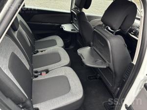 White Citroen c4-picasso 2018 in Riga, with an engine capacity of 1.60 L and mileage of 149 thousand km for 8450 €, photo 12 on AUTOMOTO.COM.LV