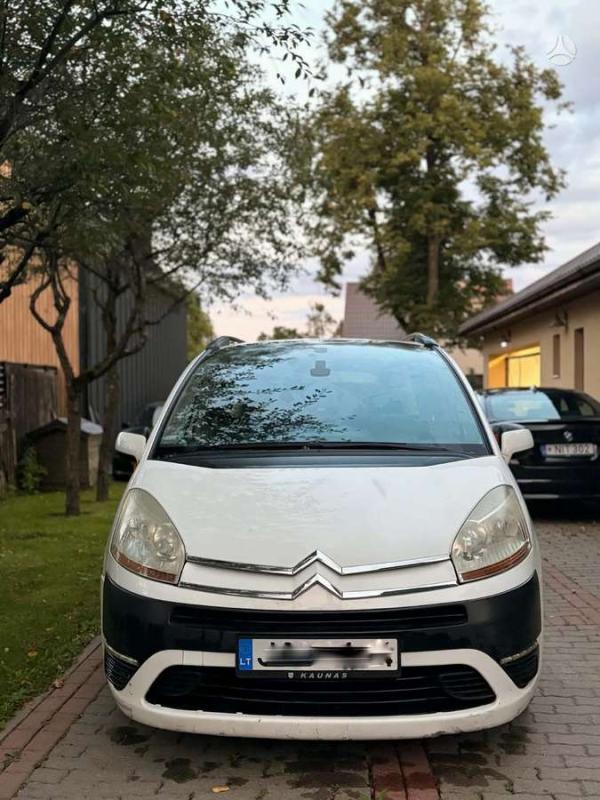 Balts Citroen c4-picasso 2007 Viļņa, ar dzinēja tilpumu 2.00 L un nobraukumu 286 tūkst. km par 1750 €, foto 3 vietnē AUTOMOTO.COM.LV