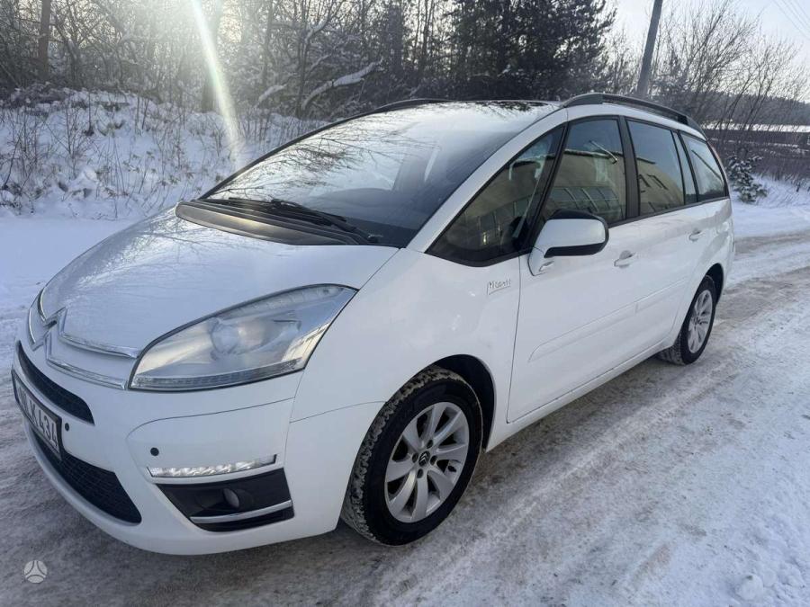 White Citroen c4-picasso 2012 in Vilnius, with an engine capacity of 1.56 L and mileage of 261 thousand km for 3000 €, photo 1 on AUTOMOTO.COM.LV