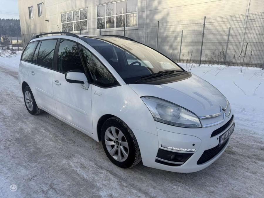 White Citroen c4-picasso 2012 in Vilnius, with an engine capacity of 1.56 L and mileage of 261 thousand km for 3000 €, photo 3 on AUTOMOTO.COM.LV
