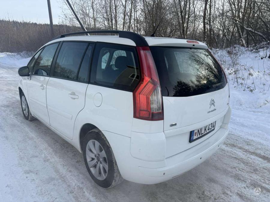 White Citroen c4-picasso 2012 in Vilnius, with an engine capacity of 1.56 L and mileage of 261 thousand km for 3000 €, photo 6 on AUTOMOTO.COM.LV