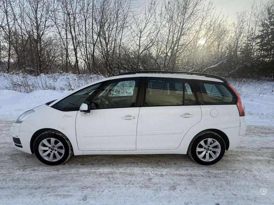 White Citroen c4-picasso 2012 in Vilnius, with an engine capacity of 1.56 L and mileage of 261 thousand km for 3000 €, photo 7 on AUTOMOTO.COM.LV