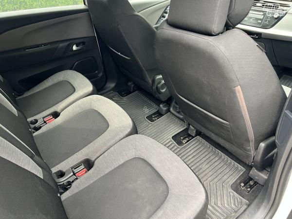 White Citroen c4-picasso 2014 in Silute, with an engine capacity of 1.60 L and mileage of 236 thousand km for 4300 €, photo 8 on AUTOMOTO.COM.LV