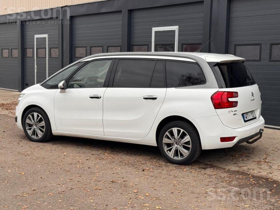 White Citroen c4-picasso 2014 in Daugavpils, with an engine capacity of 2.00 L and mileage of 255 thousand km for 6900 €, photo 4 on AUTOMOTO.COM.LV