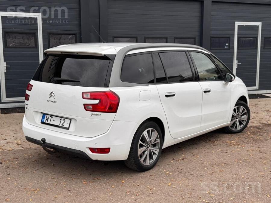 White Citroen c4-picasso 2014 in Daugavpils, with an engine capacity of 2.00 L and mileage of 255 thousand km for 6900 €, photo 6 on AUTOMOTO.COM.LV
