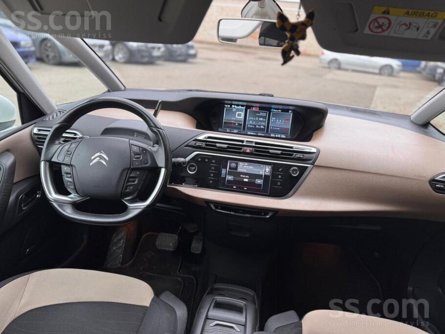 White Citroen c4-picasso 2014 in Daugavpils, with an engine capacity of 2.00 L and mileage of 255 thousand km for 6900 €, photo 9 on AUTOMOTO.COM.LV