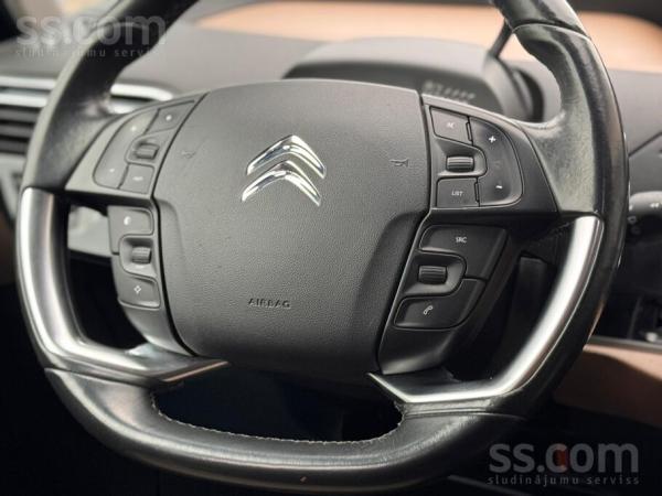 White Citroen c4-picasso 2014 in Daugavpils, with an engine capacity of 2.00 L and mileage of 255 thousand km for 6900 €, photo 10 on AUTOMOTO.COM.LV