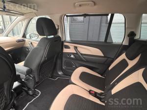 White Citroen c4-picasso 2014 in Daugavpils, with an engine capacity of 2.00 L and mileage of 255 thousand km for 6900 €, photo 12 on AUTOMOTO.COM.LV
