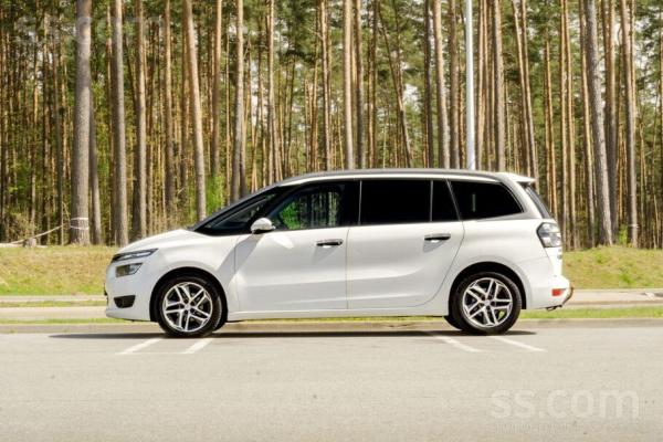White Citroen c4-picasso 2014 in Riga, with an engine capacity of 1.60 L and mileage of 248 thousand km for 6190 €, photo 5 on AUTOMOTO.COM.LV
