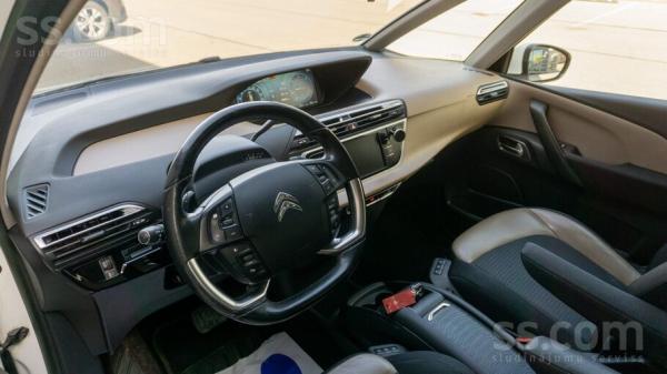 White Citroen c4-picasso 2014 in Riga, with an engine capacity of 1.60 L and mileage of 248 thousand km for 6190 €, photo 10 on AUTOMOTO.COM.LV