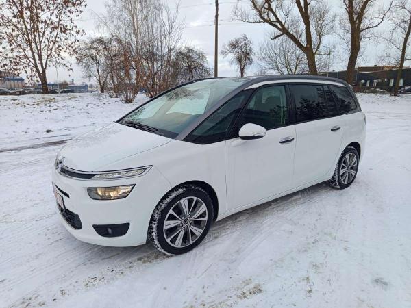 White Citroen c4-picasso 2015 in Marijampole, with an engine capacity of 1.20 L and mileage of 119 thousand km for 5200 €, photo 1 on AUTOMOTO.COM.LV