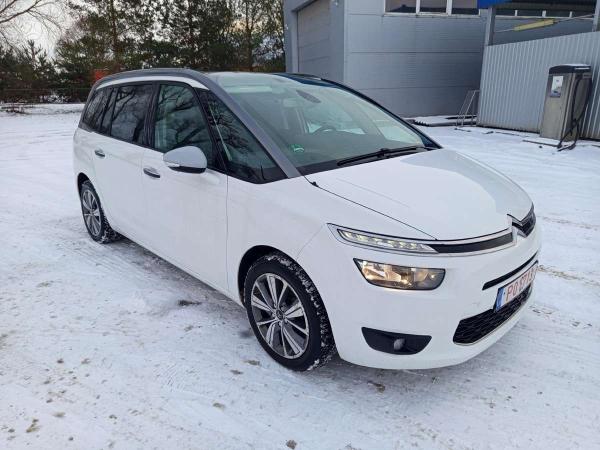 White Citroen c4-picasso 2015 in Marijampole, with an engine capacity of 1.20 L and mileage of 119 thousand km for 5200 €, photo 5 on AUTOMOTO.COM.LV