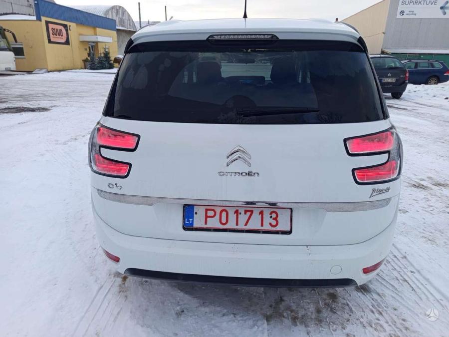 White Citroen c4-picasso 2015 in Marijampole, with an engine capacity of 1.20 L and mileage of 119 thousand km for 5200 €, photo 7 on AUTOMOTO.COM.LV
