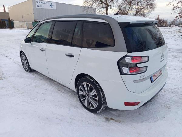 White Citroen c4-picasso 2015 in Marijampole, with an engine capacity of 1.20 L and mileage of 119 thousand km for 5200 €, photo 8 on AUTOMOTO.COM.LV