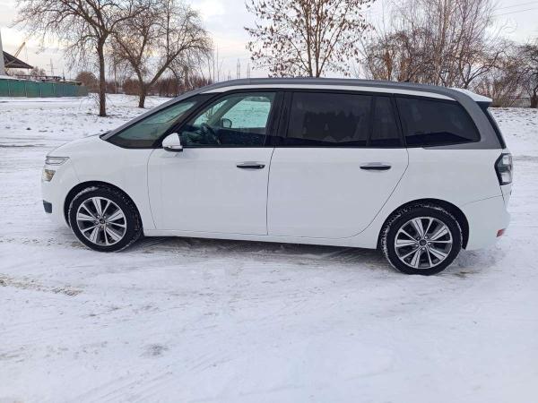 White Citroen c4-picasso 2015 in Marijampole, with an engine capacity of 1.20 L and mileage of 119 thousand km for 5200 €, photo 9 on AUTOMOTO.COM.LV