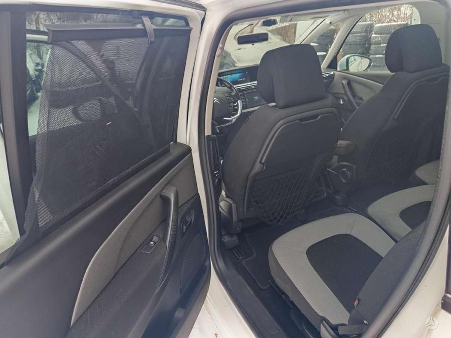 White Citroen c4-picasso 2015 in Marijampole, with an engine capacity of 1.20 L and mileage of 119 thousand km for 5200 €, photo 14 on AUTOMOTO.COM.LV