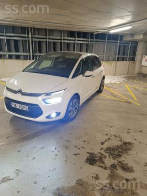 Balts Citroen c4-picasso 2015 Rīga, ar dzinēja tilpumu 1.60 L un nobraukumu 327 tūkst. km par 3800 €, foto  vietnē AUTOMOTO.COM.LV
