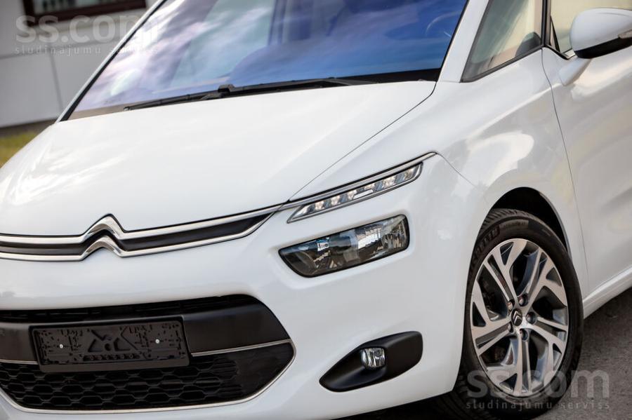 White Citroen c4-picasso 2015 in Jelgava, with an engine capacity of 2.00 L and mileage of 247 thousand km for 5390 €, photo 3 on AUTOMOTO.COM.LV