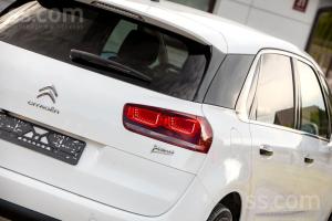 White Citroen c4-picasso 2015 in Jelgava, with an engine capacity of 2.00 L and mileage of 247 thousand km for 5390 €, photo 6 on AUTOMOTO.COM.LV