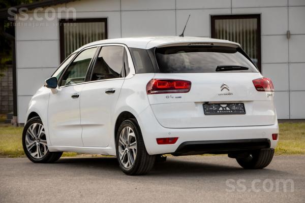 White Citroen c4-picasso 2015 in Jelgava, with an engine capacity of 2.00 L and mileage of 247 thousand km for 5390 €, photo 7 on AUTOMOTO.COM.LV