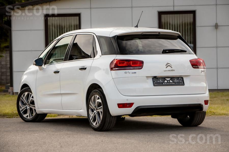White Citroen c4-picasso 2015 in Jelgava, with an engine capacity of 2.00 L and mileage of 247 thousand km for 5390 €, photo 8 on AUTOMOTO.COM.LV