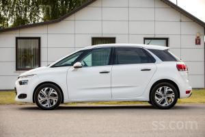 White Citroen c4-picasso 2015 in Jelgava, with an engine capacity of 2.00 L and mileage of 247 thousand km for 5390 €, photo 10 on AUTOMOTO.COM.LV
