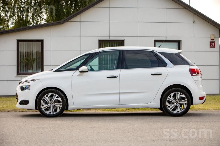 White Citroen c4-picasso 2015 in Jelgava, with an engine capacity of 2.00 L and mileage of 247 thousand km for 5390 €, photo 10 on AUTOMOTO.COM.LV