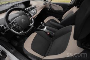 White Citroen c4-picasso 2015 in Jelgava, with an engine capacity of 2.00 L and mileage of 247 thousand km for 5390 €, photo 13 on AUTOMOTO.COM.LV