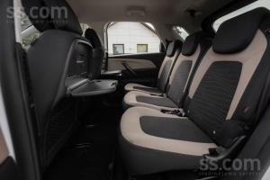 White Citroen c4-picasso 2015 in Jelgava, with an engine capacity of 2.00 L and mileage of 247 thousand km for 5390 €, photo 15 on AUTOMOTO.COM.LV