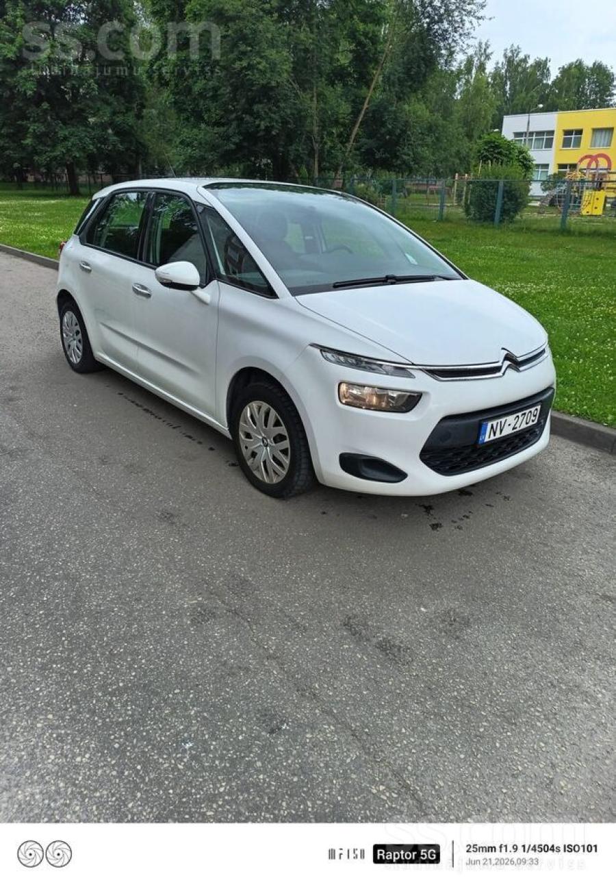 White Citroen c4-picasso 2015 in Riga, with an engine capacity of 1.60 L and mileage of 211 thousand km for 3500 €, photo 1 on AUTOMOTO.COM.LV