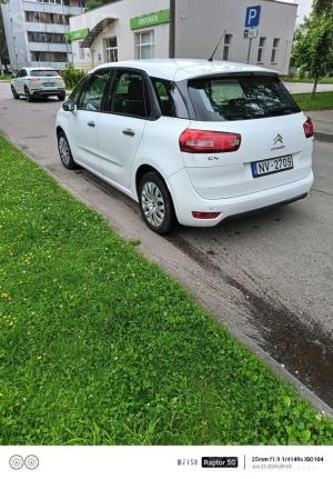White Citroen c4-picasso 2015 in Riga, with an engine capacity of 1.60 L and mileage of 211 thousand km for 3500 €, photo 4 on AUTOMOTO.COM.LV
