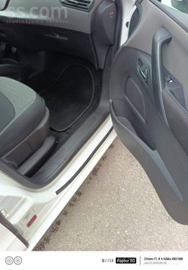 Balts Citroen c4-picasso 2015 Rīga, ar dzinēja tilpumu 1.60 L un nobraukumu 211 tūkst. km par 3500 €, foto 8 vietnē AUTOMOTO.COM.LV