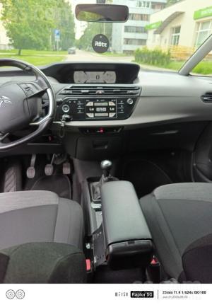 White Citroen c4-picasso 2015 in Riga, with an engine capacity of 1.60 L and mileage of 211 thousand km for 3500 €, photo 12 on AUTOMOTO.COM.LV