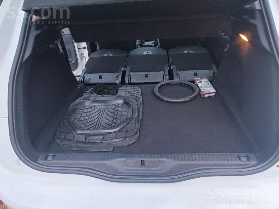 White Citroen c4-picasso 2015 in Riga, with an engine capacity of 1.60 L and mileage of 211 thousand km for 3500 €, photo 14 on AUTOMOTO.COM.LV