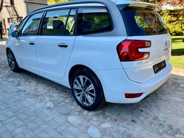 White Citroen c4-picasso 2015 in Siauliai, with an engine capacity of 2.00 L and mileage of 230 thousand km for 4500 €, photo 4 on AUTOMOTO.COM.LV
