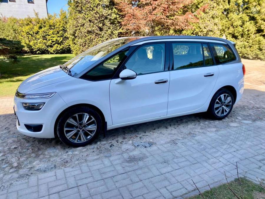 White Citroen c4-picasso 2015 in Siauliai, with an engine capacity of 2.00 L and mileage of 230 thousand km for 4500 €, photo 6 on AUTOMOTO.COM.LV
