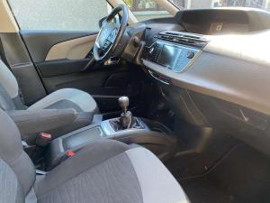 White Citroen c4-picasso 2015 in Siauliai, with an engine capacity of 2.00 L and mileage of 230 thousand km for 4500 €, photo 7 on AUTOMOTO.COM.LV