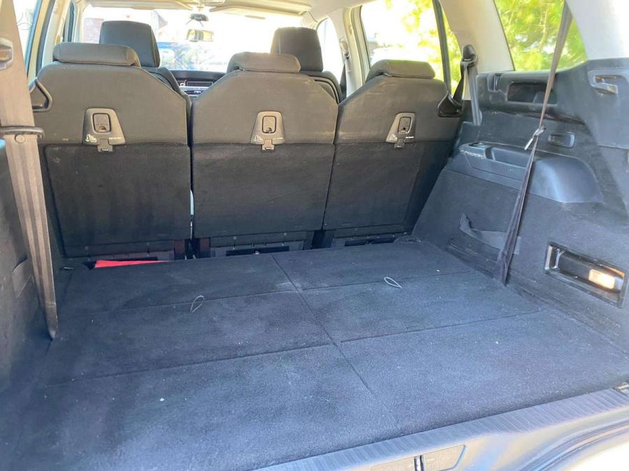 White Citroen c4-picasso 2015 in Siauliai, with an engine capacity of 2.00 L and mileage of 230 thousand km for 4500 €, photo 12 on AUTOMOTO.COM.LV