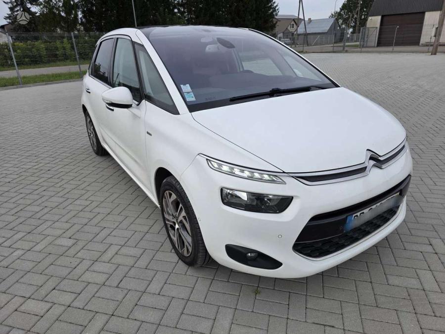 White Citroen c4-picasso 2015 in Taurage, with an engine capacity of 1.56 L and mileage of 191 thousand km for 5200 €, photo 3 on AUTOMOTO.COM.LV