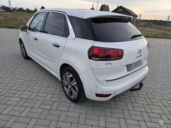 White Citroen c4-picasso 2015 in Taurage, with an engine capacity of 1.56 L and mileage of 191 thousand km for 5200 €, photo 4 on AUTOMOTO.COM.LV